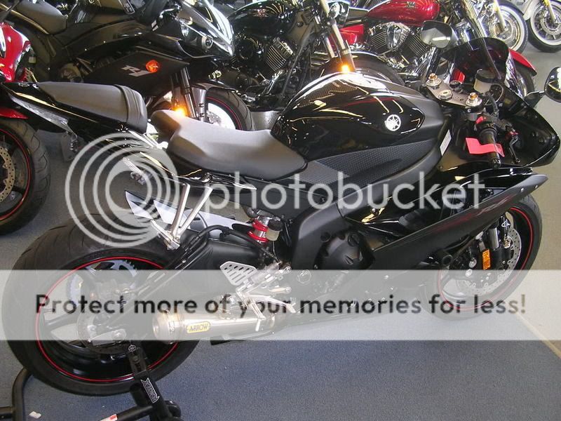 My new 06 R6, Shark Duhmal Lid and Astars Maze Gloves | Yamaha R6 Forum ...